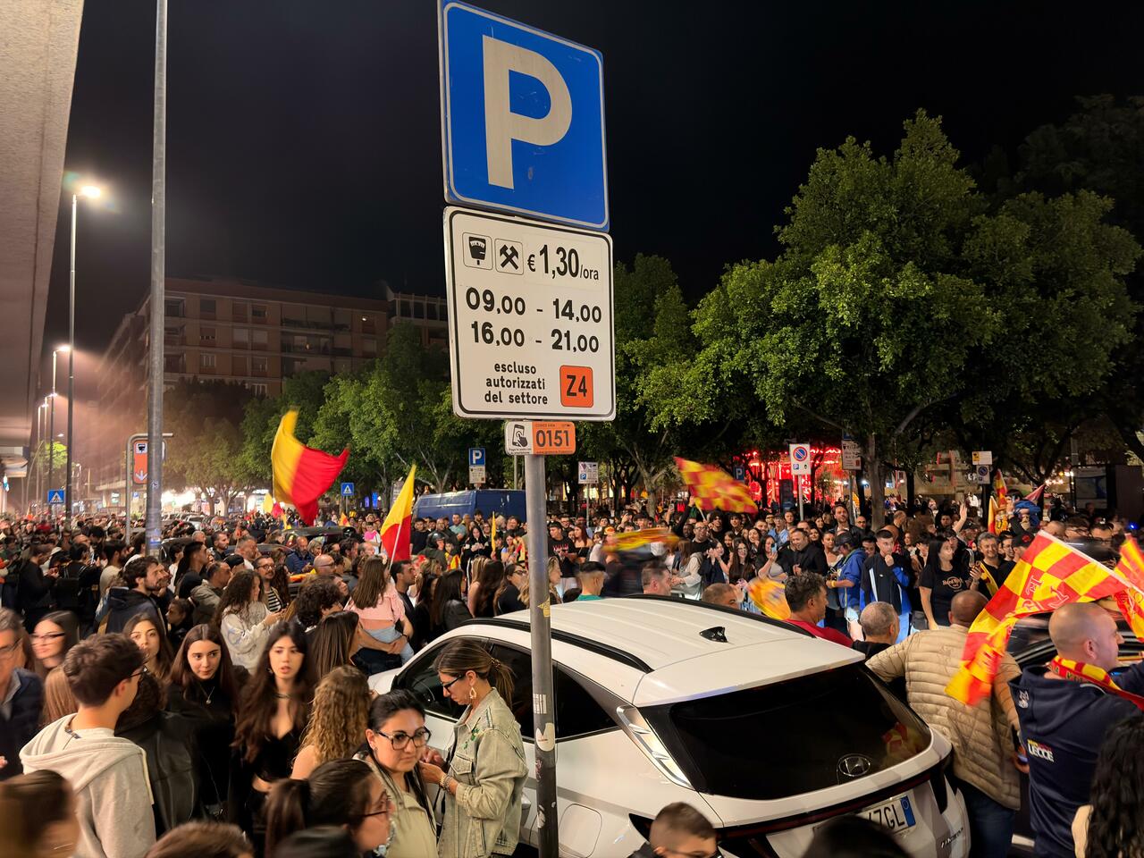 Lecce, la città esplode per la salvezza: festa tutta la notte. E c'era ...
