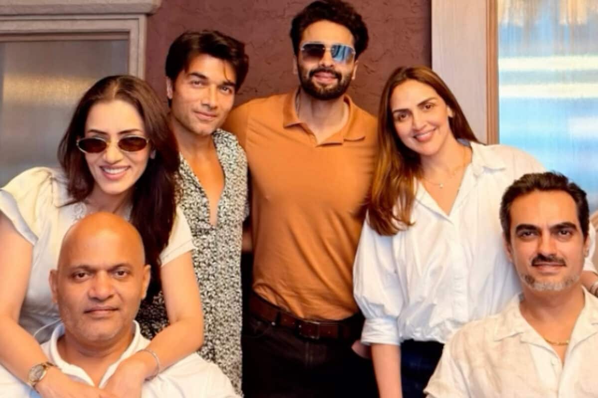 Esha Deol reunites with ex-husband Bharat Takhtani and friends for ...