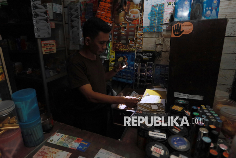 Ini dugaan awal penyebab blackout aliran listrik Sumatera menurut ...