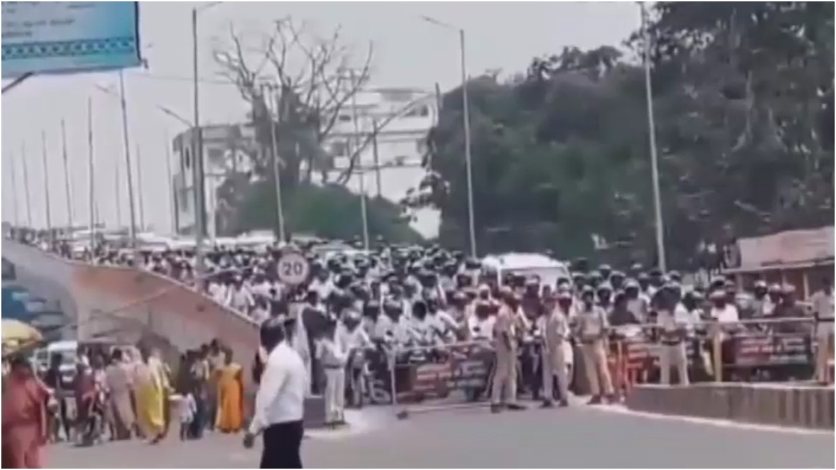 Bihar commuters stranded in 42°C honk in protest, cops ease VIP roadblock