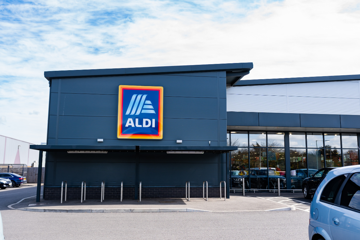 Say goodbye to Fitbit, Aldi is selling a fitness tracker that tracks ...