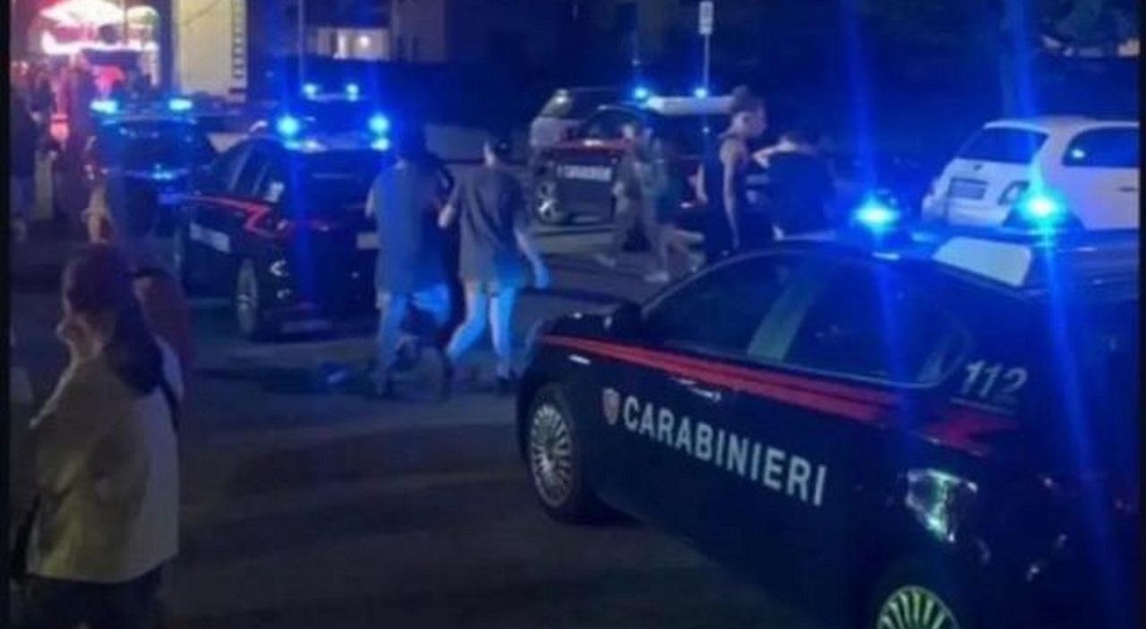 Cade dal balcone del condominio, 17enne in condizioni disperate