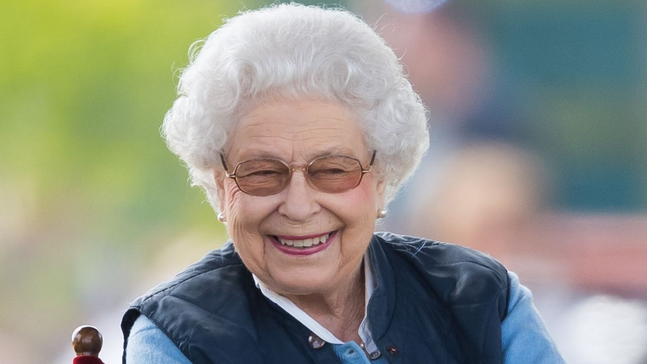 Queen Elizabeth's mischievous way of encouraging her guests to gossip ...