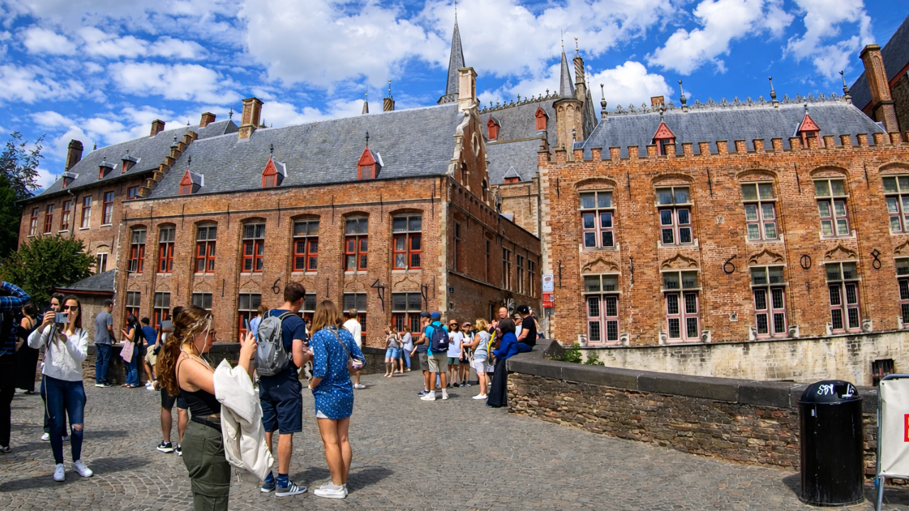 Pourquoi Bruges est-elle surnommée la ville de conte de fées de Belgique