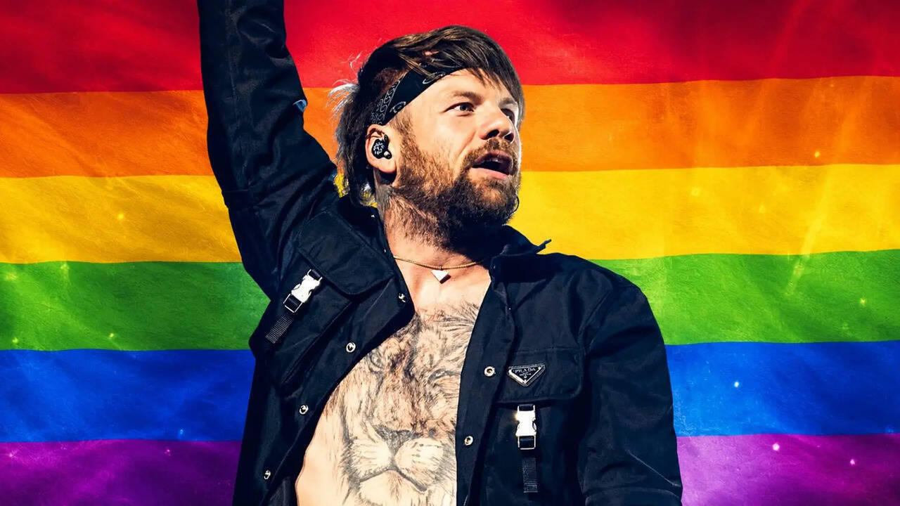 Who is Caleb Shomo, the vocalist of the rock band Beartooth, who ...