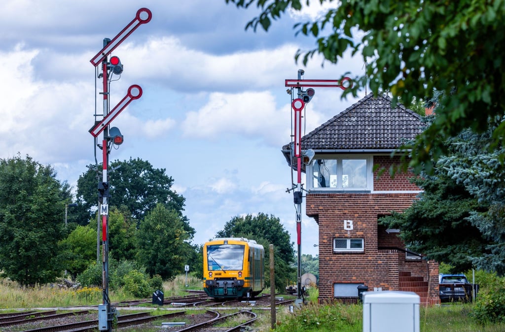 Erneuter Zugunfall binnen weniger Tage – Frau leicht verletzt