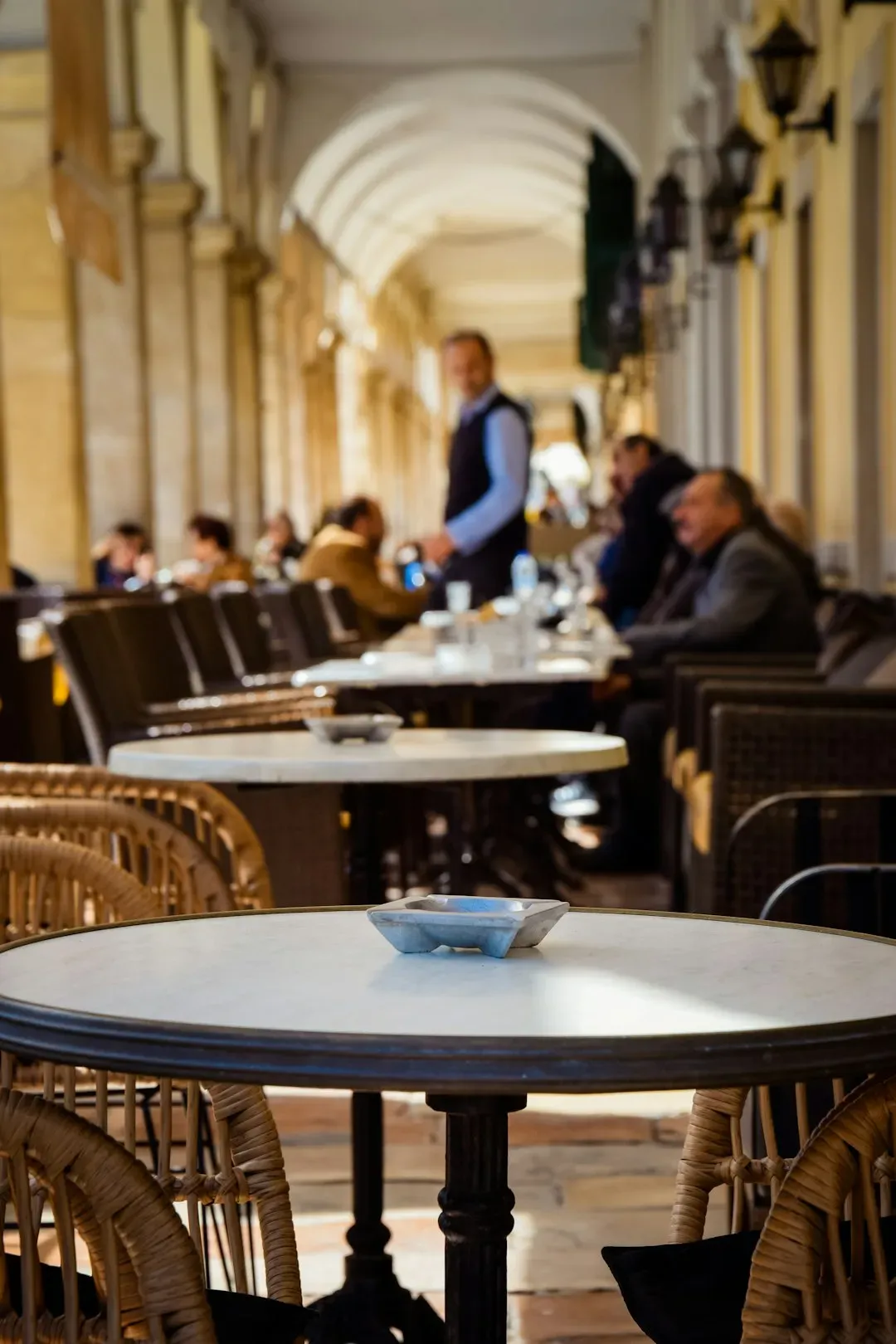 Why former servers say you should notice the first thing your waiter ...