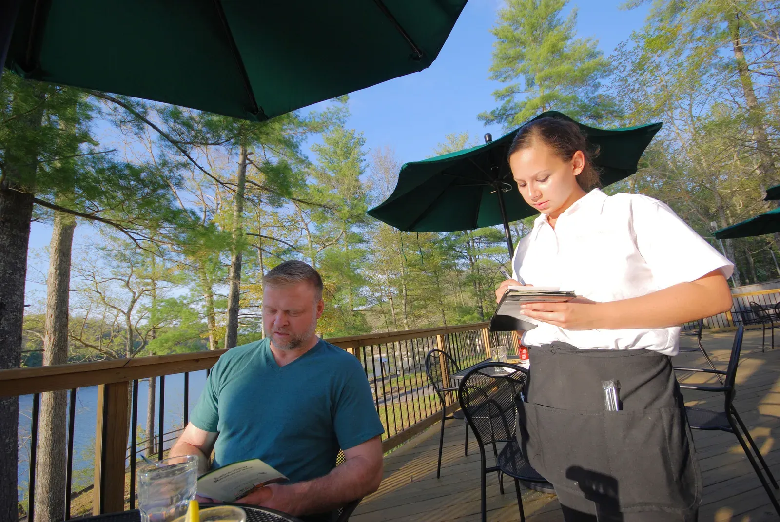 The "flat five": Why tipping a solid $5 regardless of the total is a ...