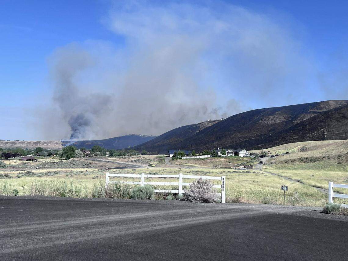 Badger Canyon fire 60% contained at 1,700 acres. Residents returned to ...
