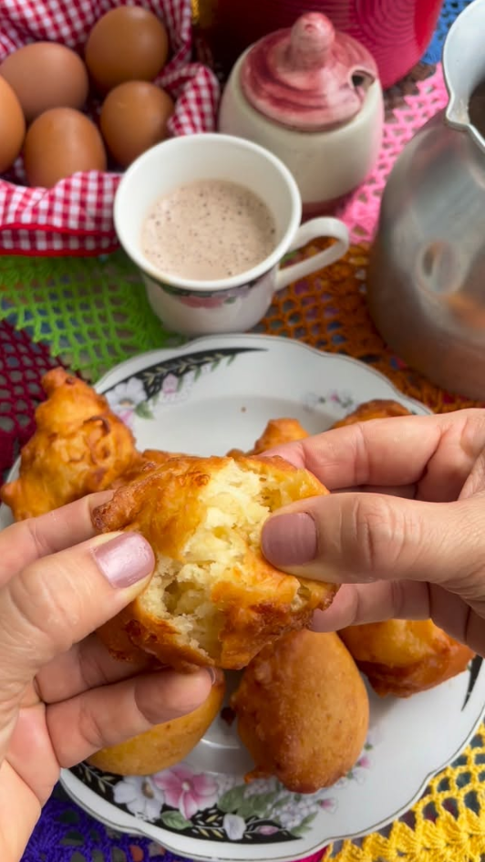 Arepuelas caseras con chocolate caliente: sabor a hogar puro