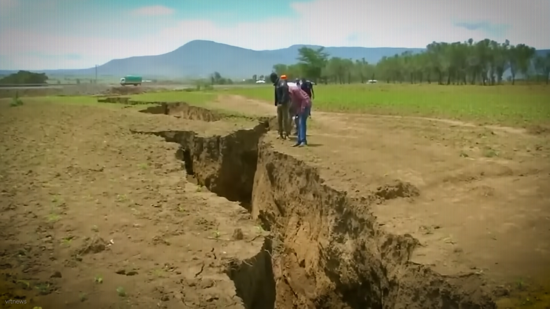 A 4,000-mile crack is tearing through Africa - then scientists saw what ...