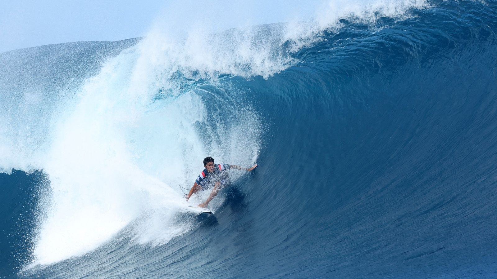 Surf competition halted after unknown sea creature bites photographer ...