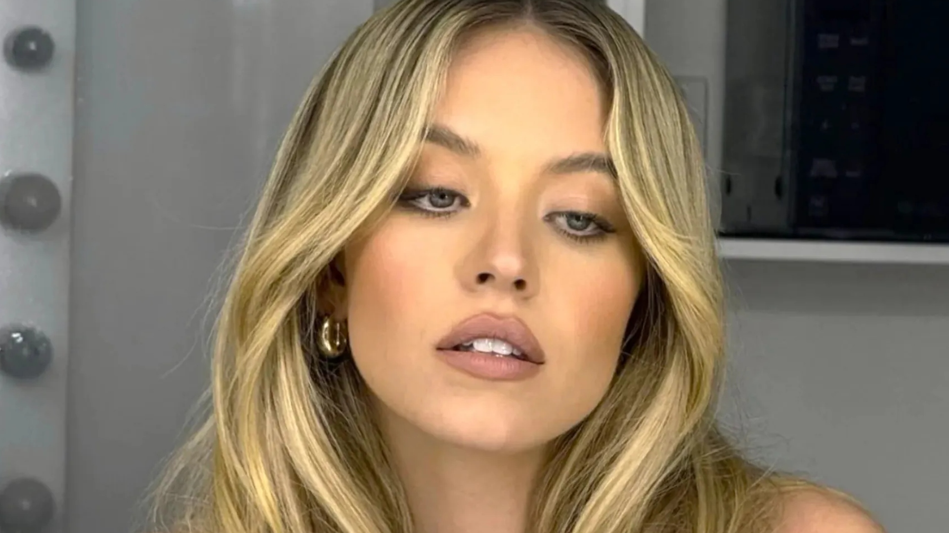 In a sparkling look, Sydney Sweeney revives a beauty trend from the 2000s