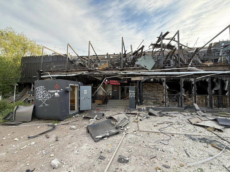 Russia strikes postal branch in Kramatorsk – photos