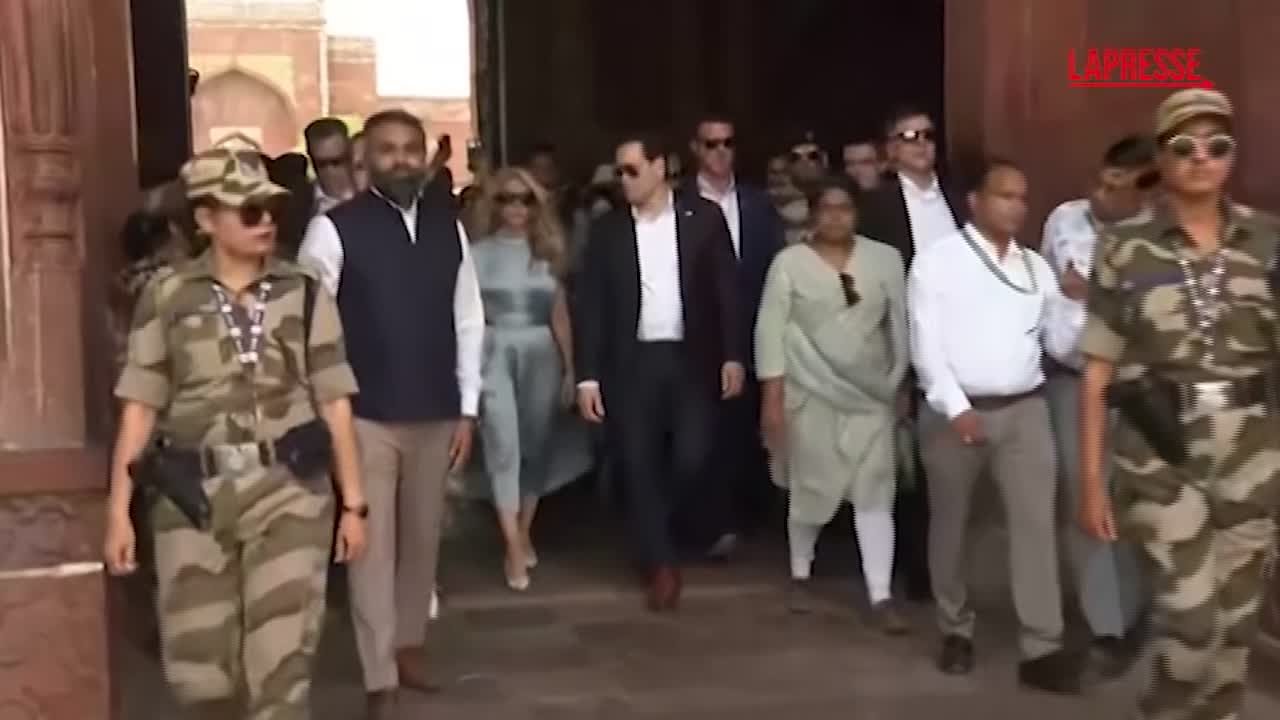 India, Marco Rubio visita il Taj Mahal