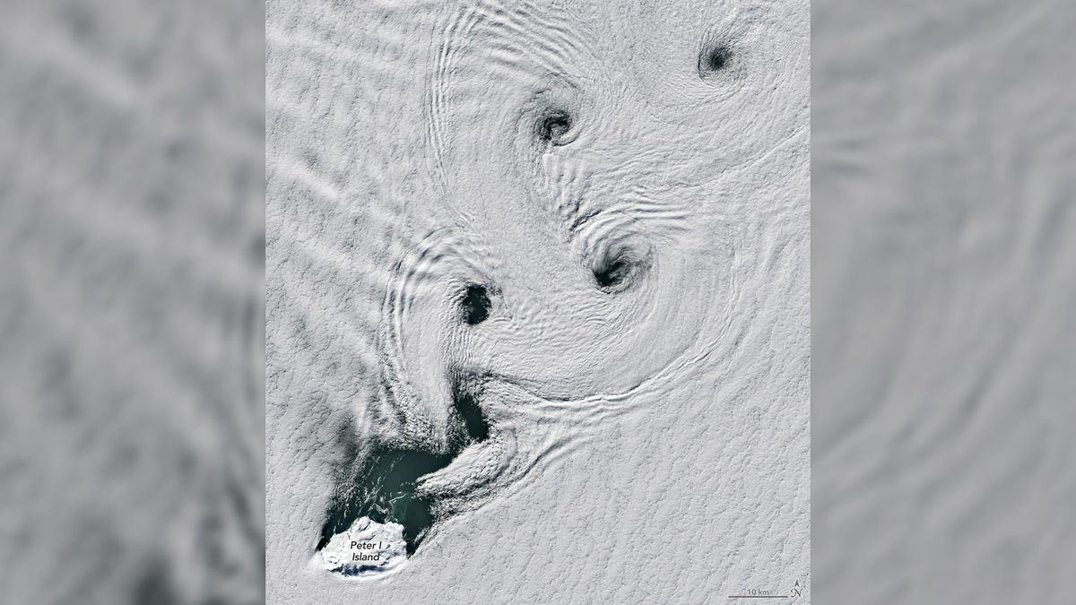 🌀 What are these cloud vortices observed above Antarctica?