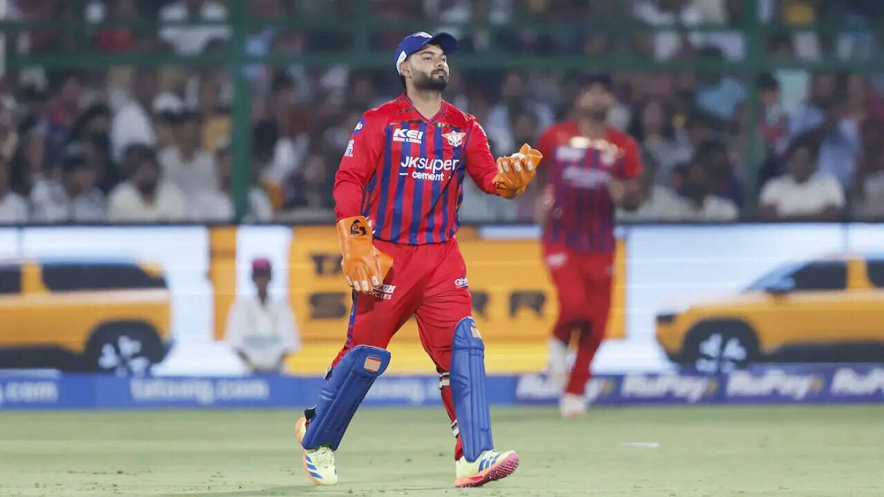 'Give him time to splash some water on face': Sunil Gavaskar on Rishabh ...