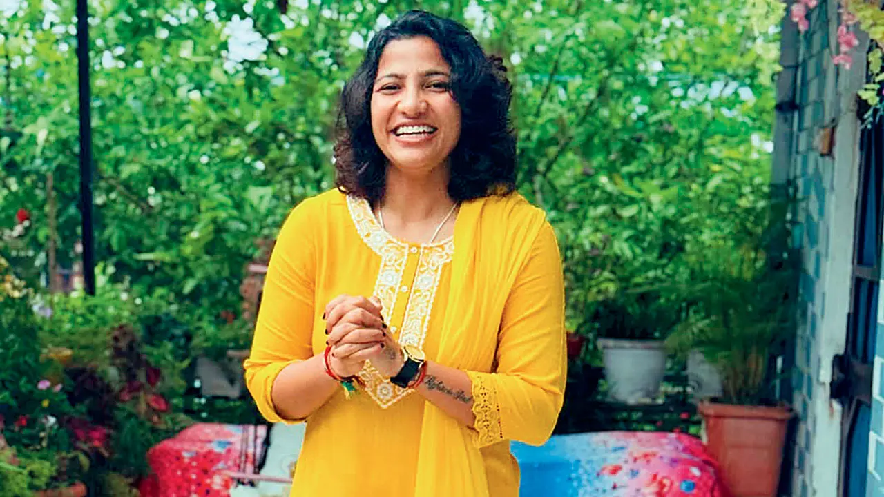 Indian star spinner Sneh Rana glows in yellow on Instagram!