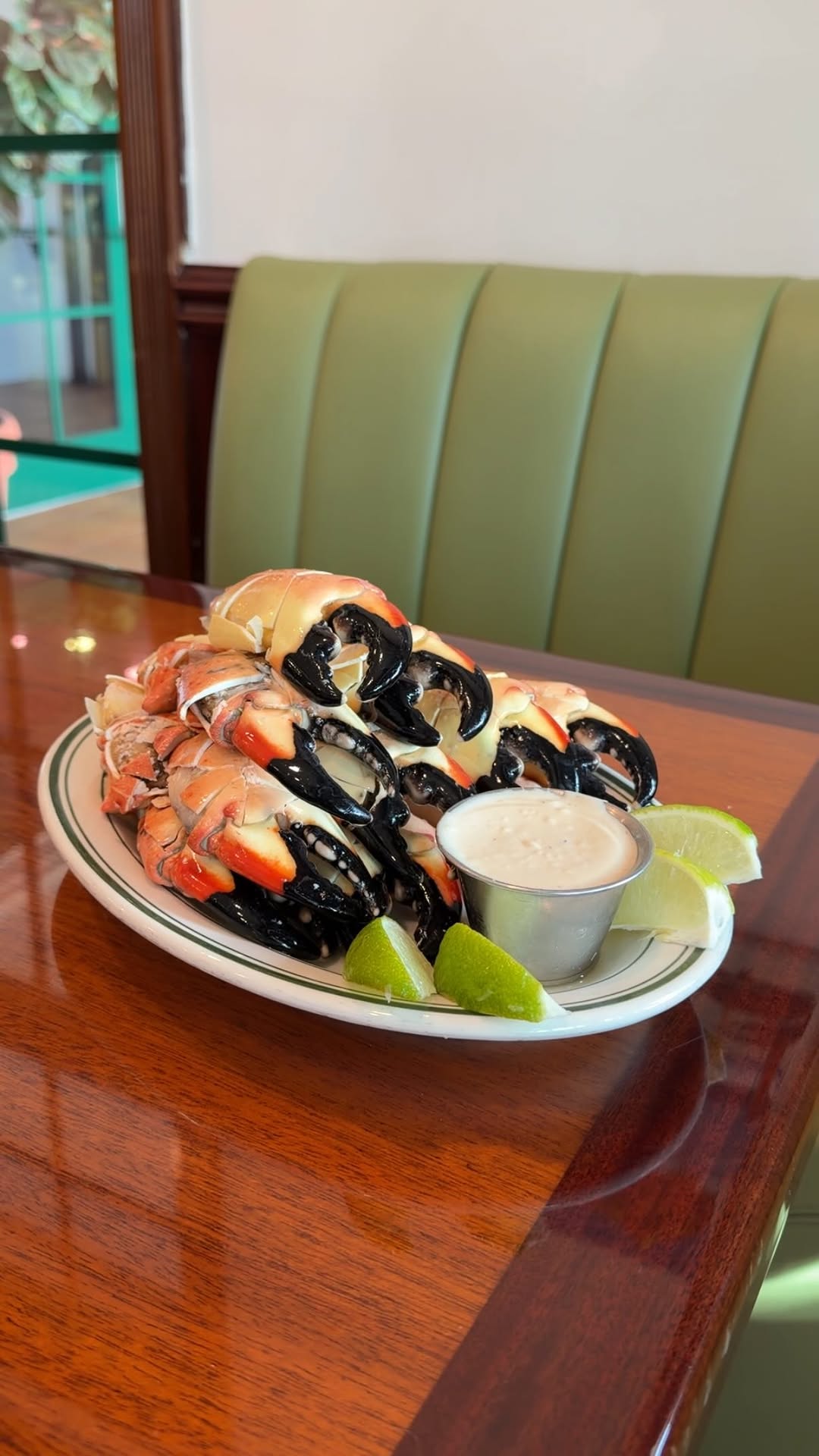 How stone crab claws are harvested 🦀
