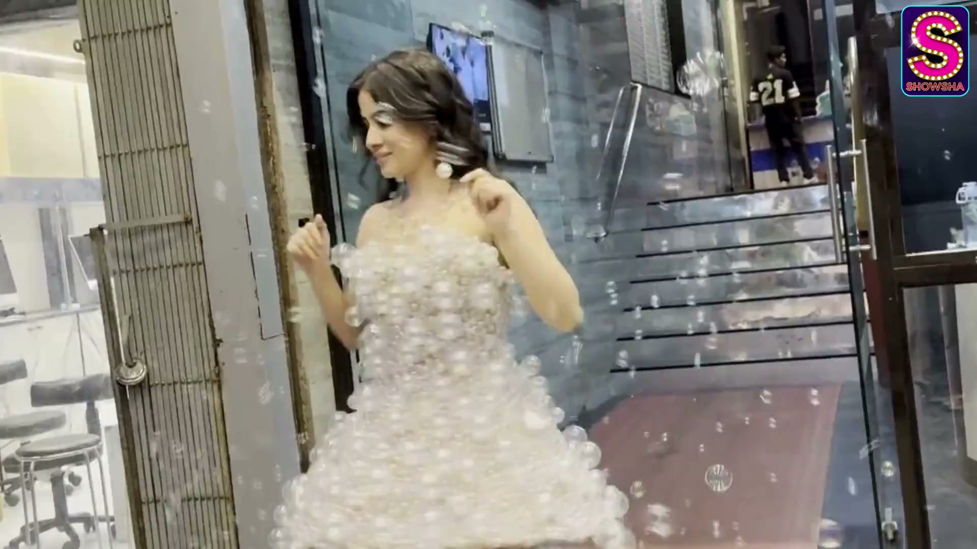 Uorfi Javed recreates Met Gala 2026 star Eileen Gu’s viral bubble dress ...