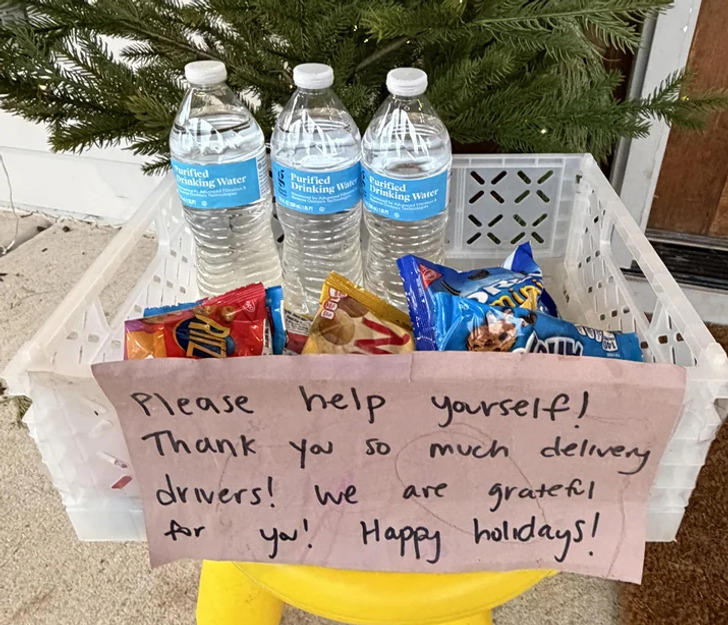 14 real delivery moments that quietly prove kindness and laughter still ...