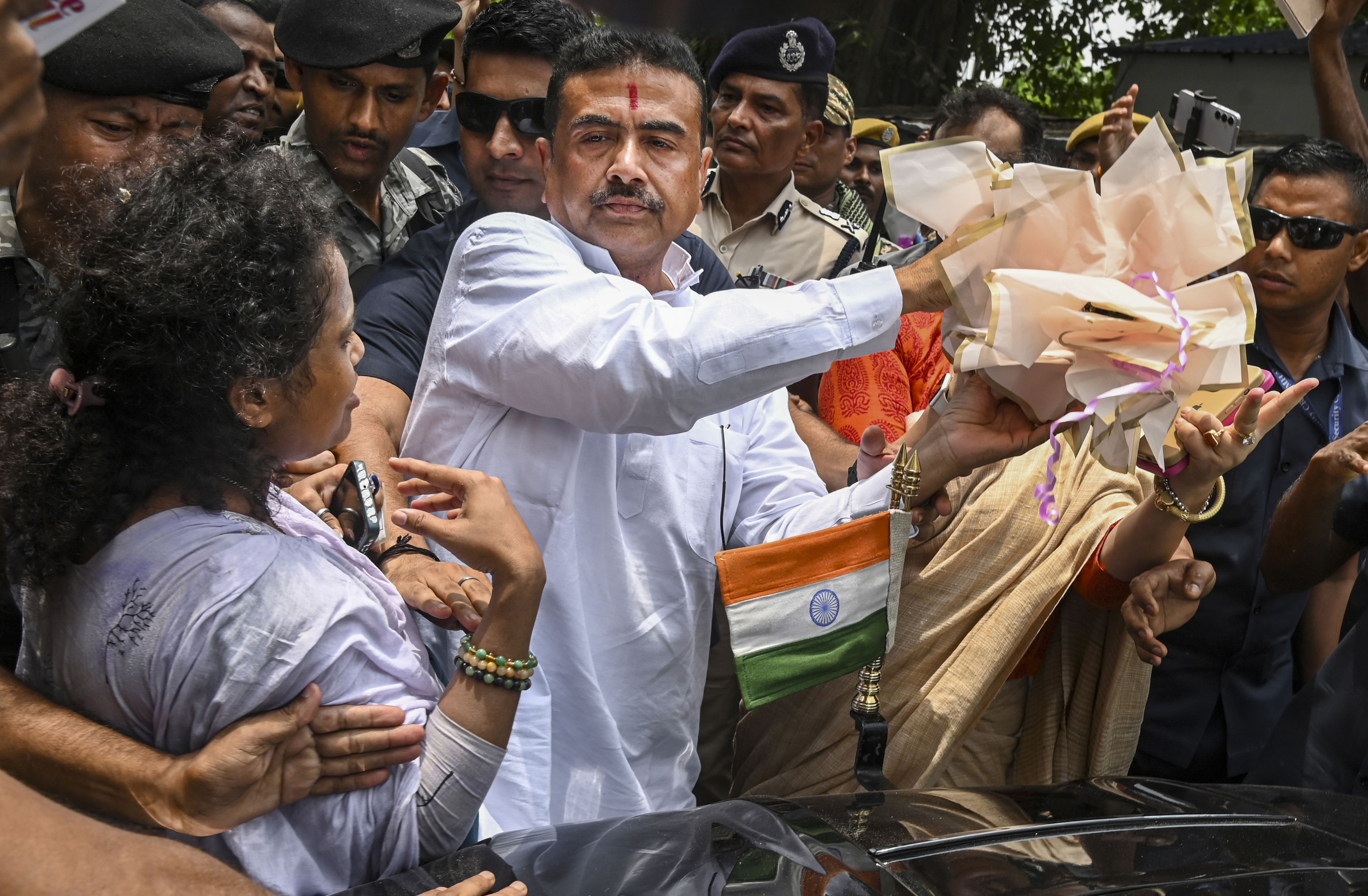 Suvendu visits ISKCON headquarters in Bengal's Mayapur, performs gau puja