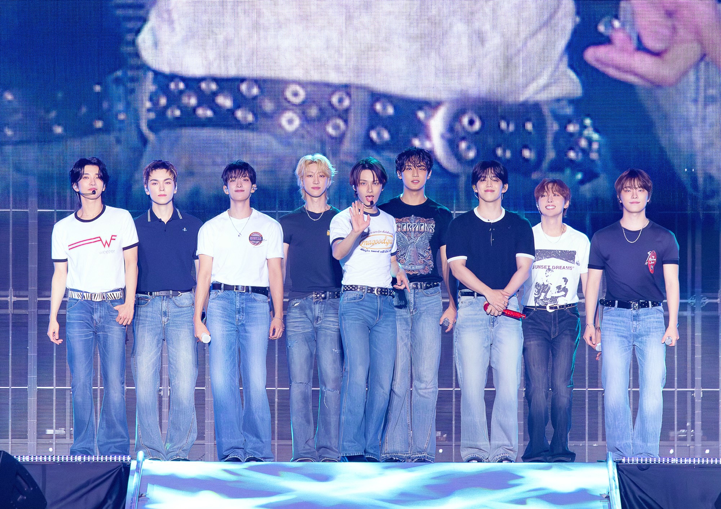 Seventeen's Japan fan meets tip the scales at 180,000 Carats