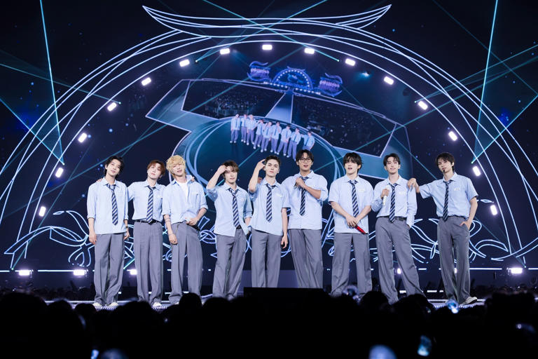 Seventeen's Japan fan meets tip the scales at 180,000 Carats