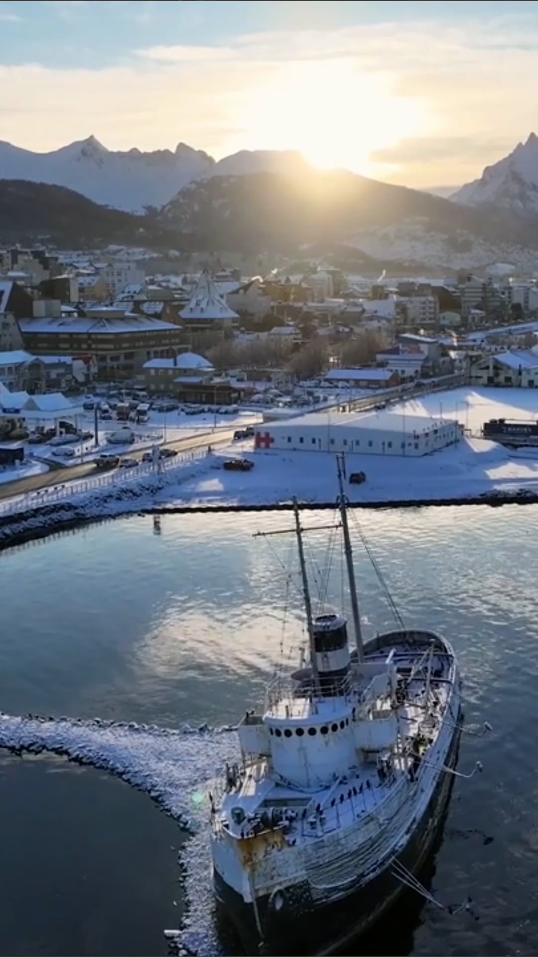 Volo di un drone su Ushuaia, la "fine del mondo" argentina