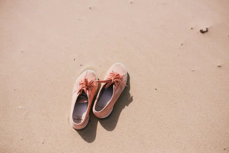Cinco zapatos planos verano 2026: pura tendencia de la playa al asfalto