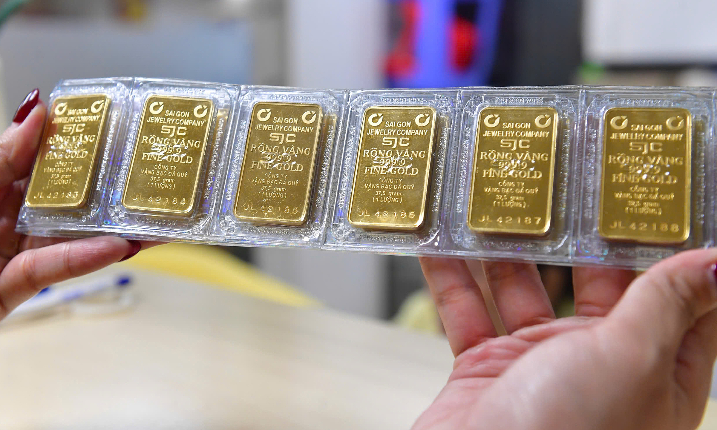Gold prices rise