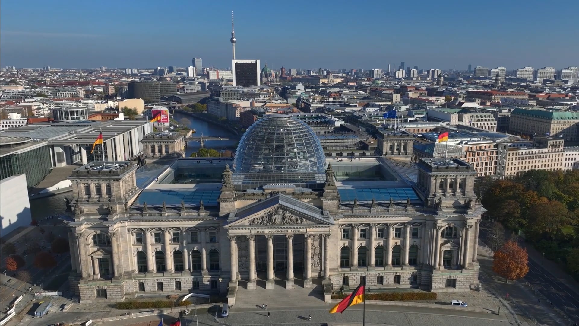 Bâtiment du Reichstag, Allemagne : vues aériennes par drone du bâtiment ...