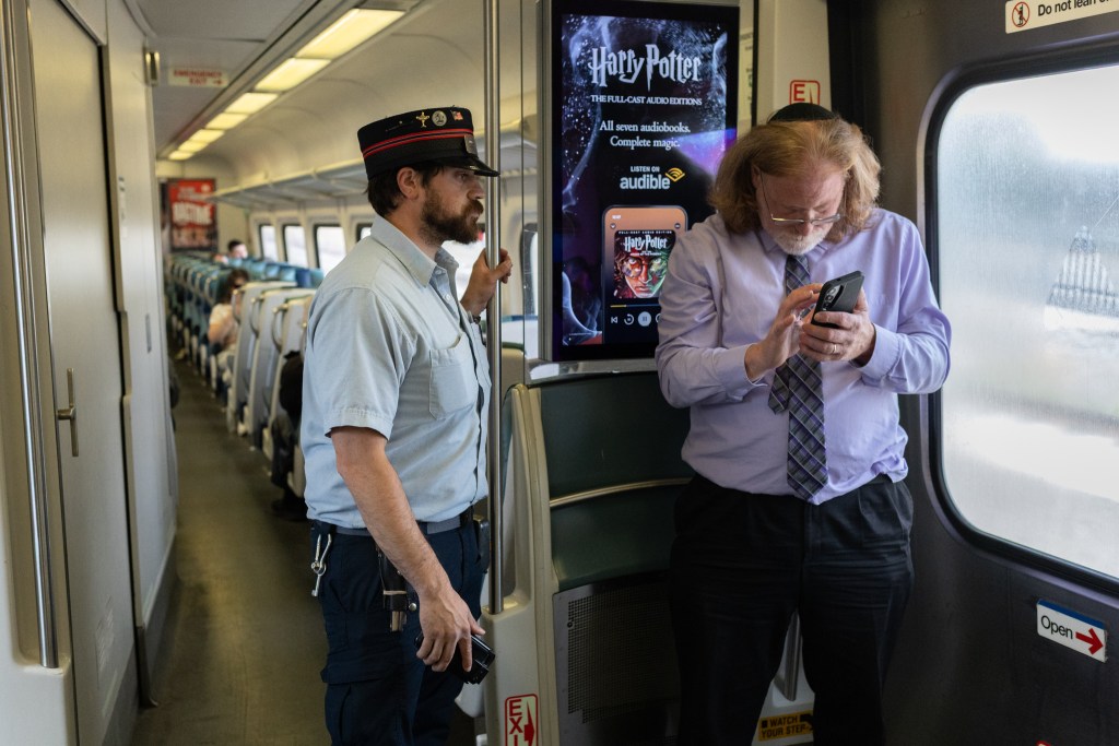 LIRR strike threat riles up commuters ahead of weekend deadline