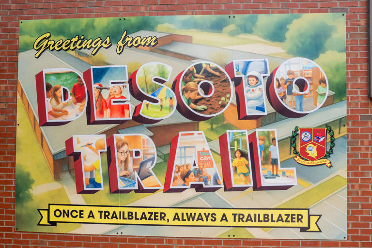 DeSoto Trail Elementary gets mural, celebrates 'trailblazer' spirit