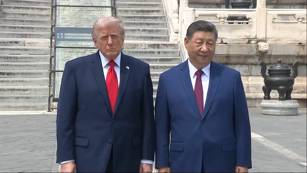 Chinese President Xi and US President Trump visit the Temple of Heaven ...