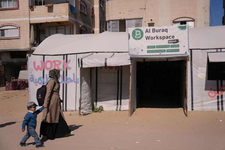 The Gaza digital workers freelancing through blackouts