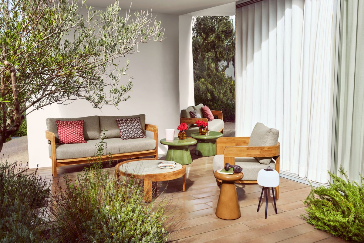 Stylish garden sets and tableware for entertaining al fresco