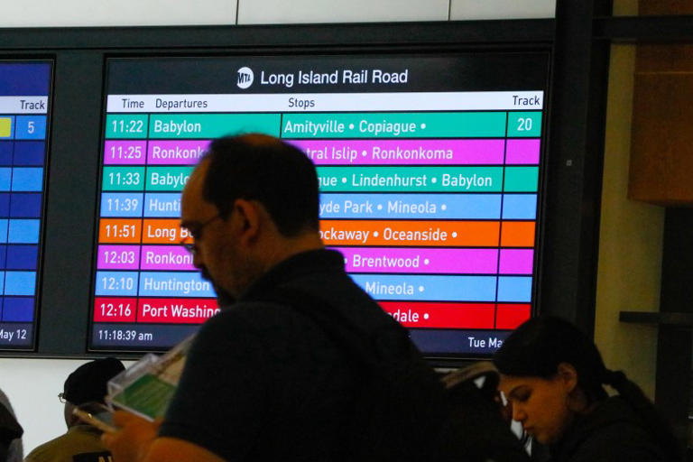 LIRR strike threat riles up commuters ahead of weekend deadline