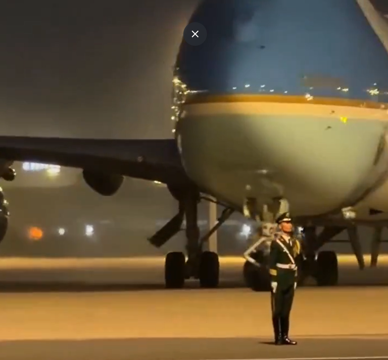 Chinese military officer seen standing like a robot as Air Force One ...