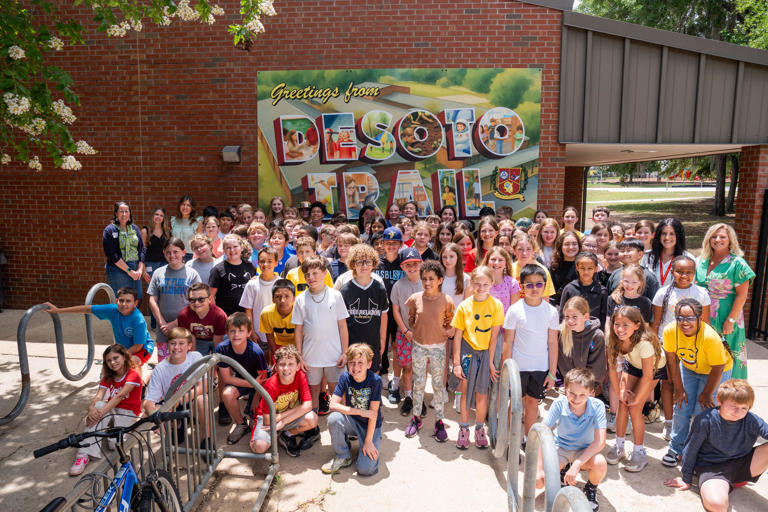 DeSoto Trail Elementary gets mural, celebrates 'trailblazer' spirit
