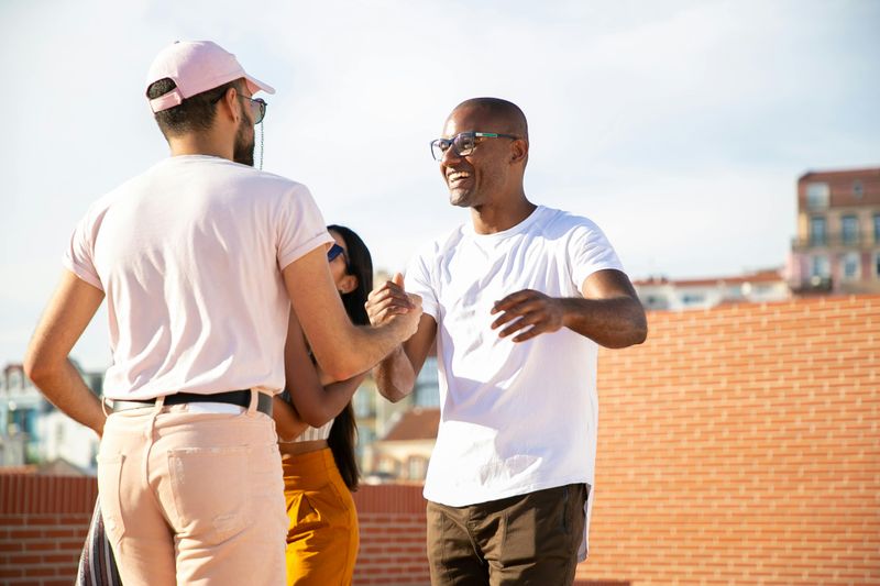 Men who avoid visitors and keep few friends often share these 10 ...