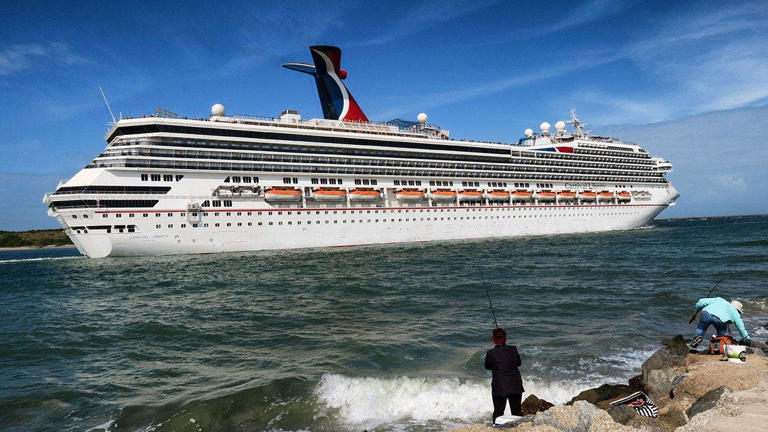 Cruise passenger jumps from balcony and dies after falling overboard ...