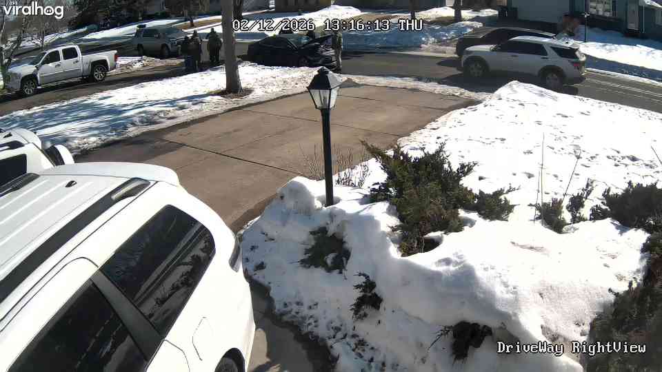 ICE agents fake broken vehicle