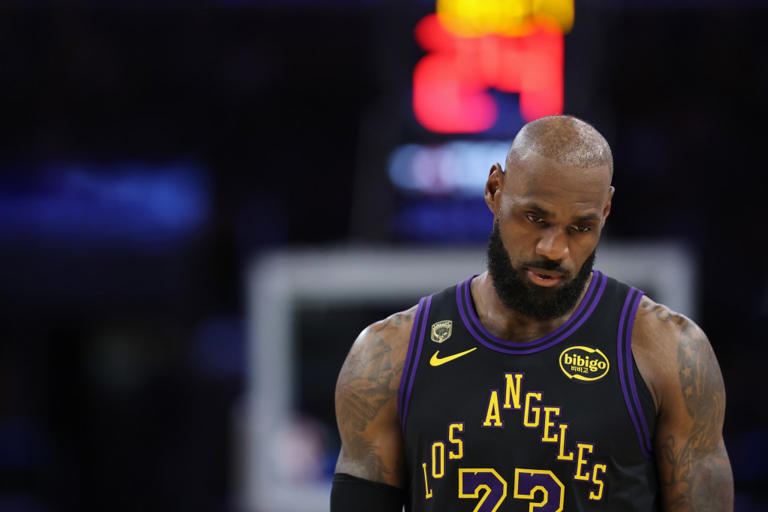 LeBron James, Lakers must get divorce