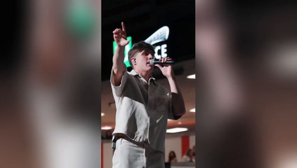 Justin Trudeau’s son Xavier delivers halftime performance at basketball ...