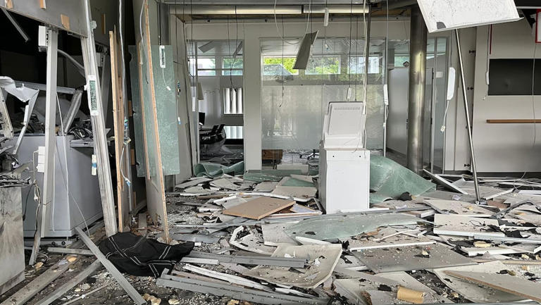 Grosseinsatz im Gange: UBS-Bancomat in Allschwil BL gesprengt – Täter ...