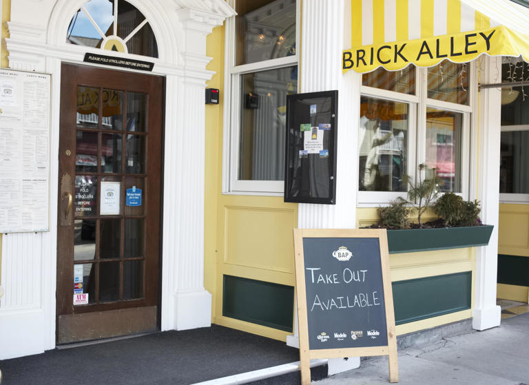 Here are Yelp's top 10 places for outdoor dining in Newport this summer