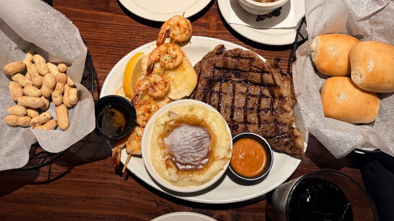 Texas Roadhouse's best appetizer rivals a famous dish from Outback ...