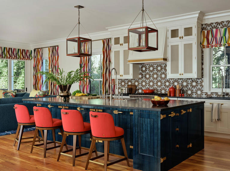 This restored Victorian home gives 19th-century style a fresh, colorful ...