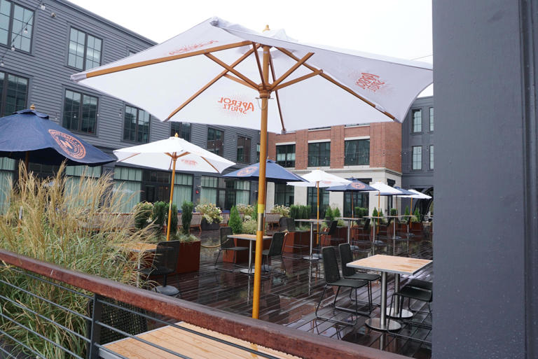 Here are Yelp's top 10 places for outdoor dining in Newport this summer